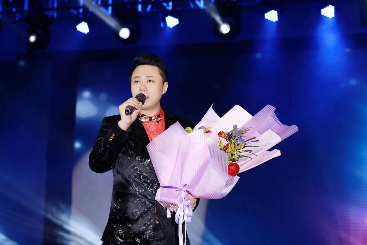 Log in to the Chinese headlines, and you can actually hear the love ...