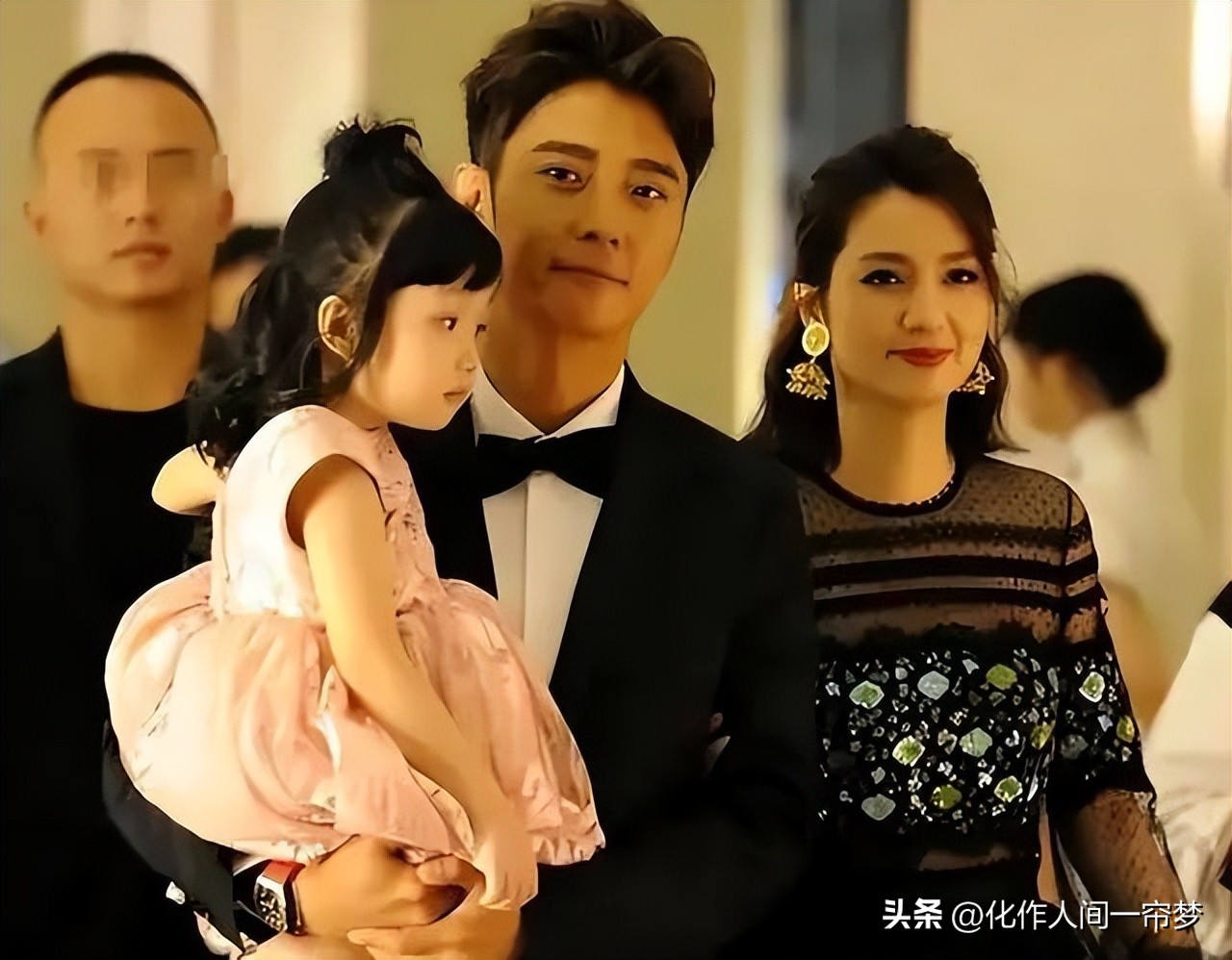 Hong Xin officially announced the divorce from Zhang Danfeng in the early morning, seemingly ...