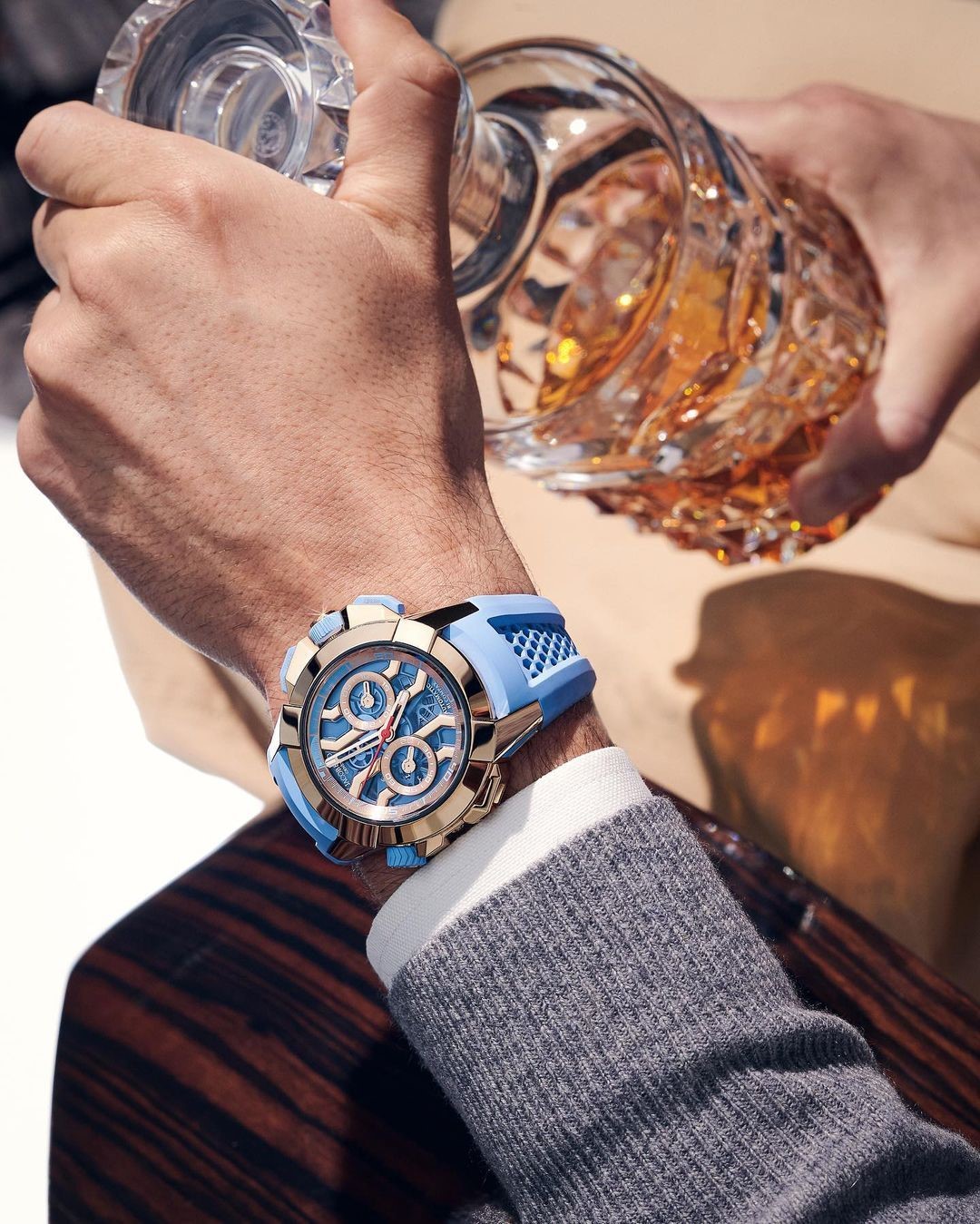 A good day starts with a good watch - iNEWS