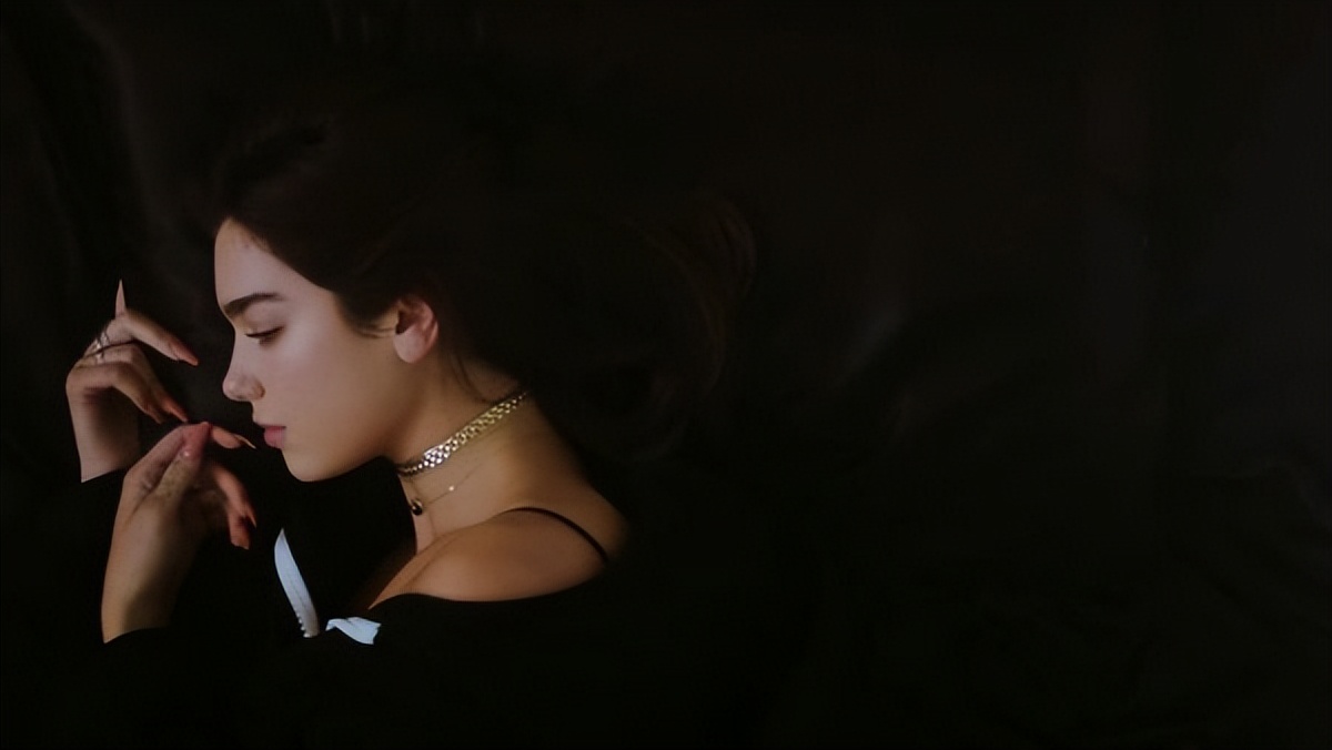 Dua Lipa: A European and American singer who exudes charm - iNEWS