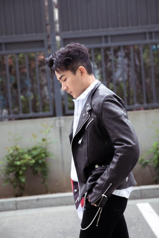 Hawick Lau's father and daughter fit together, Xiao Nuomi's long legs ...