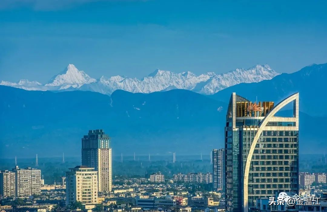 Wenjiang in May, the beautiful scenery is on the road... - iNEWS