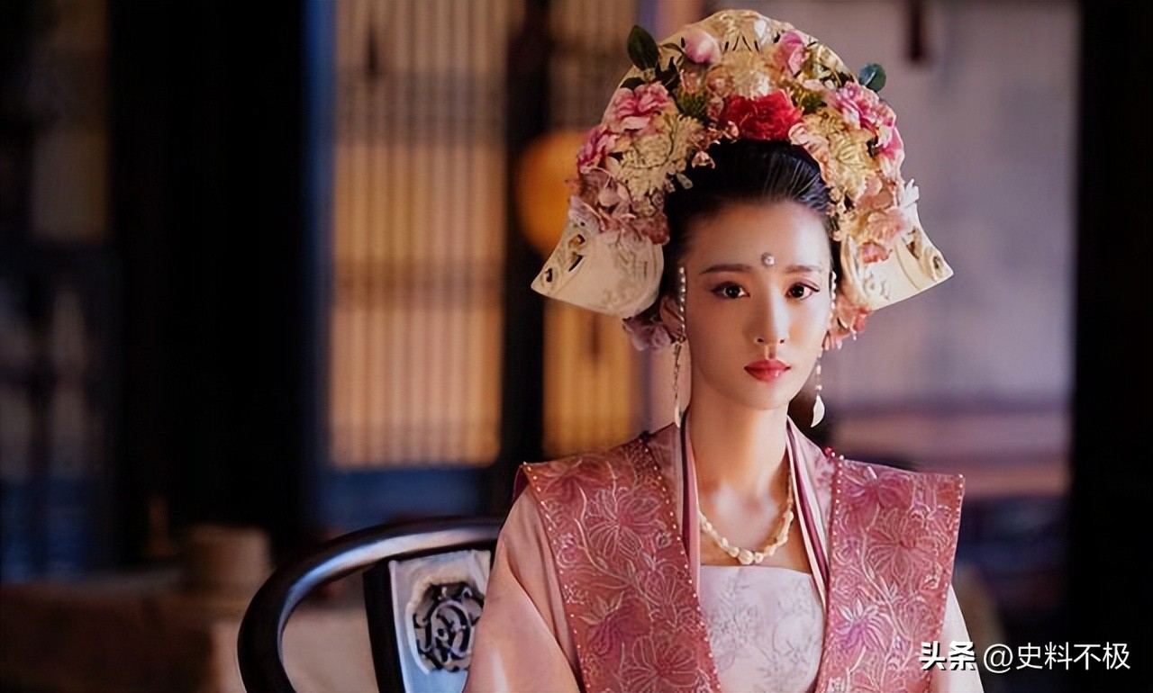 Empress Chen, who doesn't love the country but loves beauties, is ...