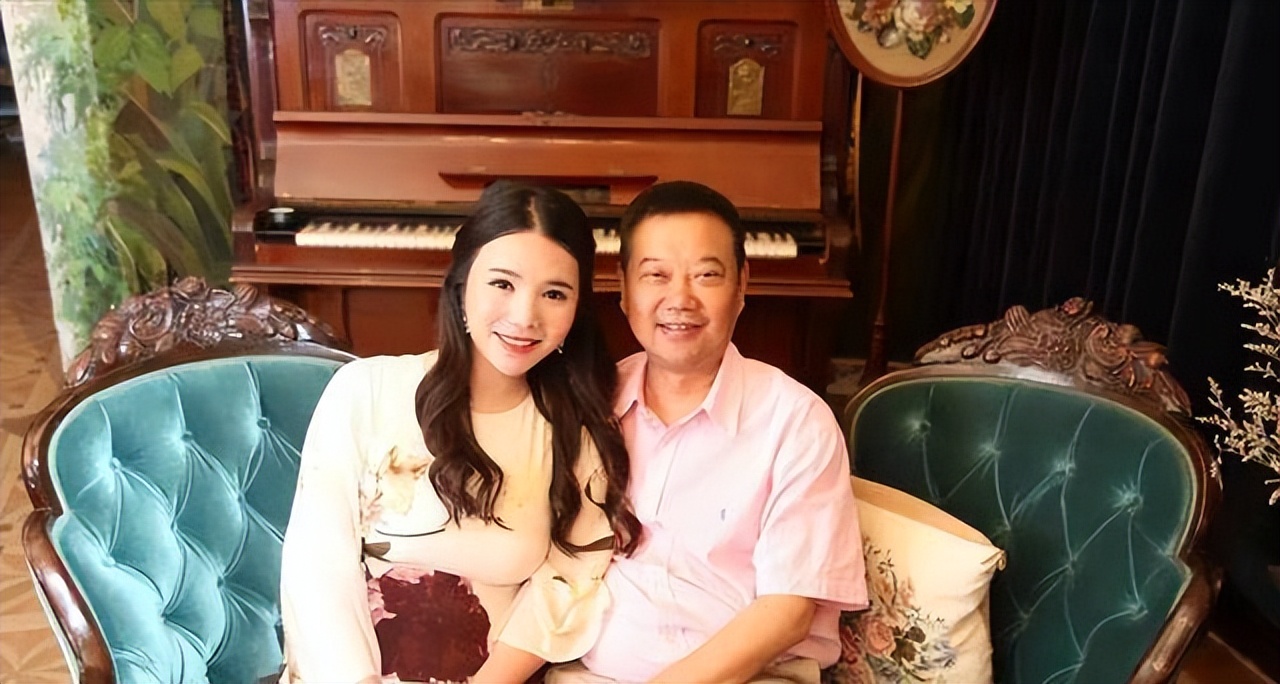 Yu Wanwan: The LV prince helped to lift the skirt, and the luxury house ...