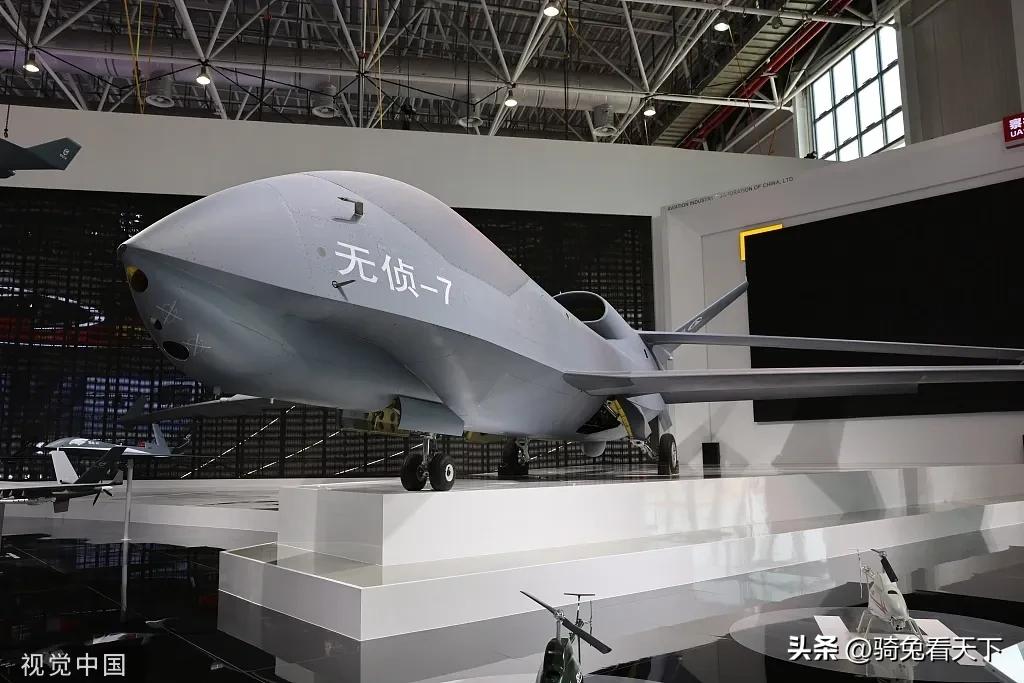 The People's Liberation Army military aircraft broke through the "last line of defense", and the ...