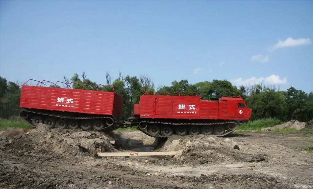 The Russian DT-30P all-terrain vehicle was destroyed, the swamp lakes ...