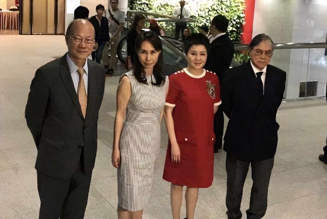 Liang Anqi teamed up with He Chaofeng to protect the business of the He ...