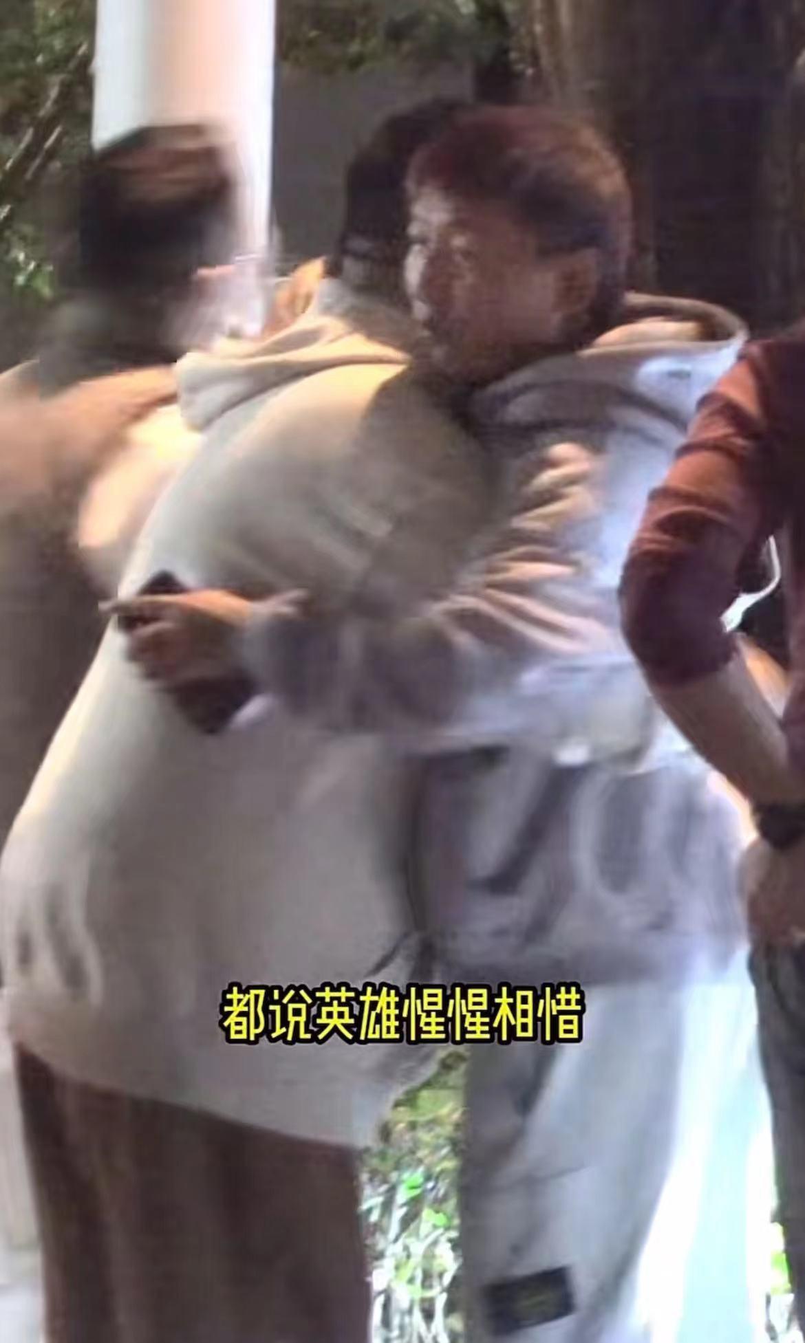 Completely free yourself?Chen Yufan kisses the same sex on the street after drinking, his face ...