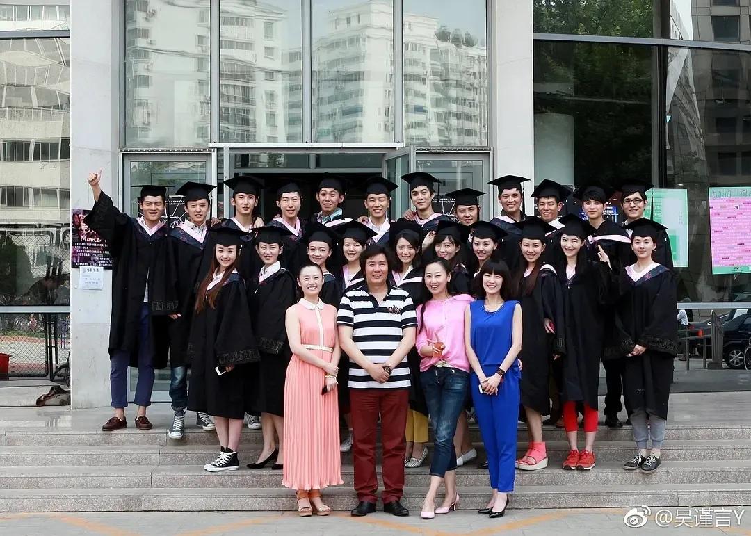 Liu Ruilin: Yang Mi and Dilraba Di Lieba are still in the crowd at the ...