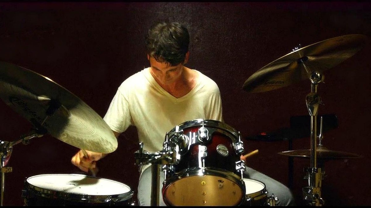 The cruel and paranoid inspirational movie "Burst Drummer", a dream ...