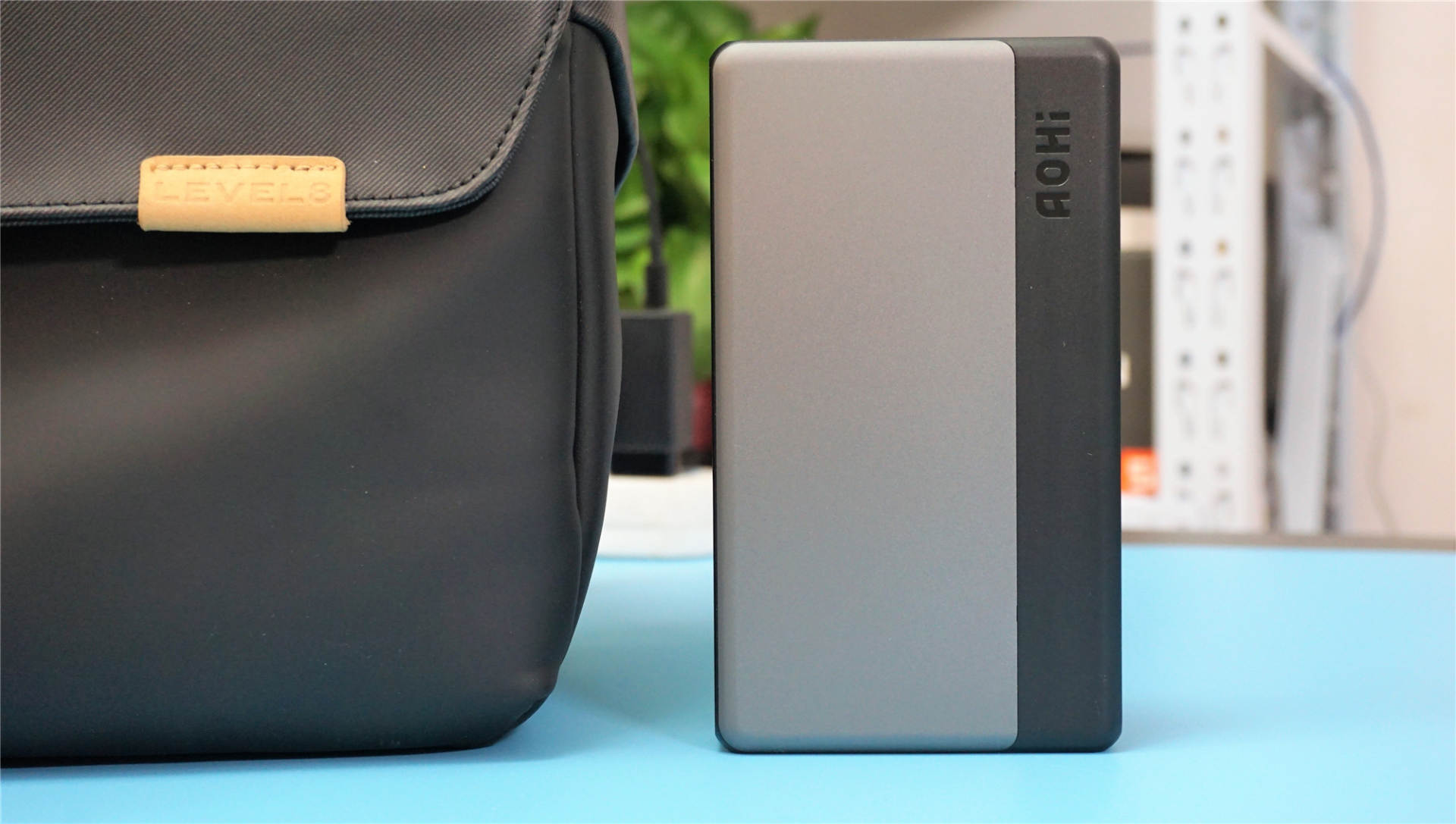 The key good thing to go out!Aohi Aohai 100W, 65W mobile power ...