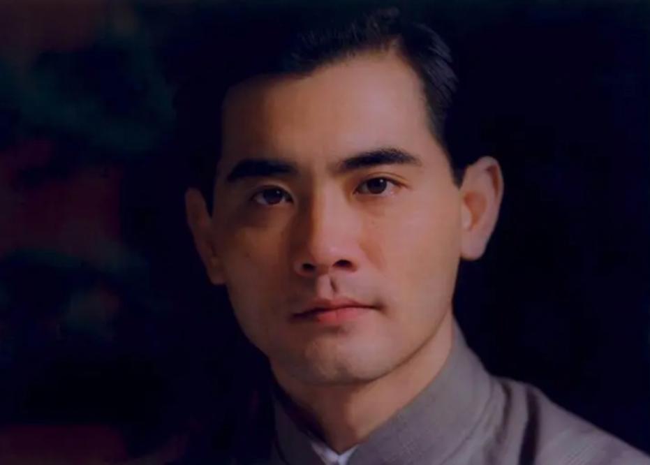 Zhou Xun and Chen Hong fell in love with him at first sight. They were ...