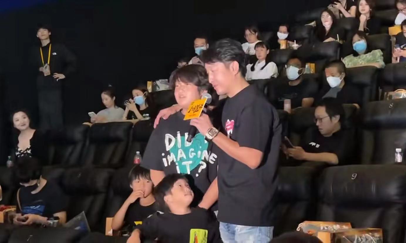 Chen Sicheng and Wang Baoqiang are real brothers who made a special trip to cheer for the ...