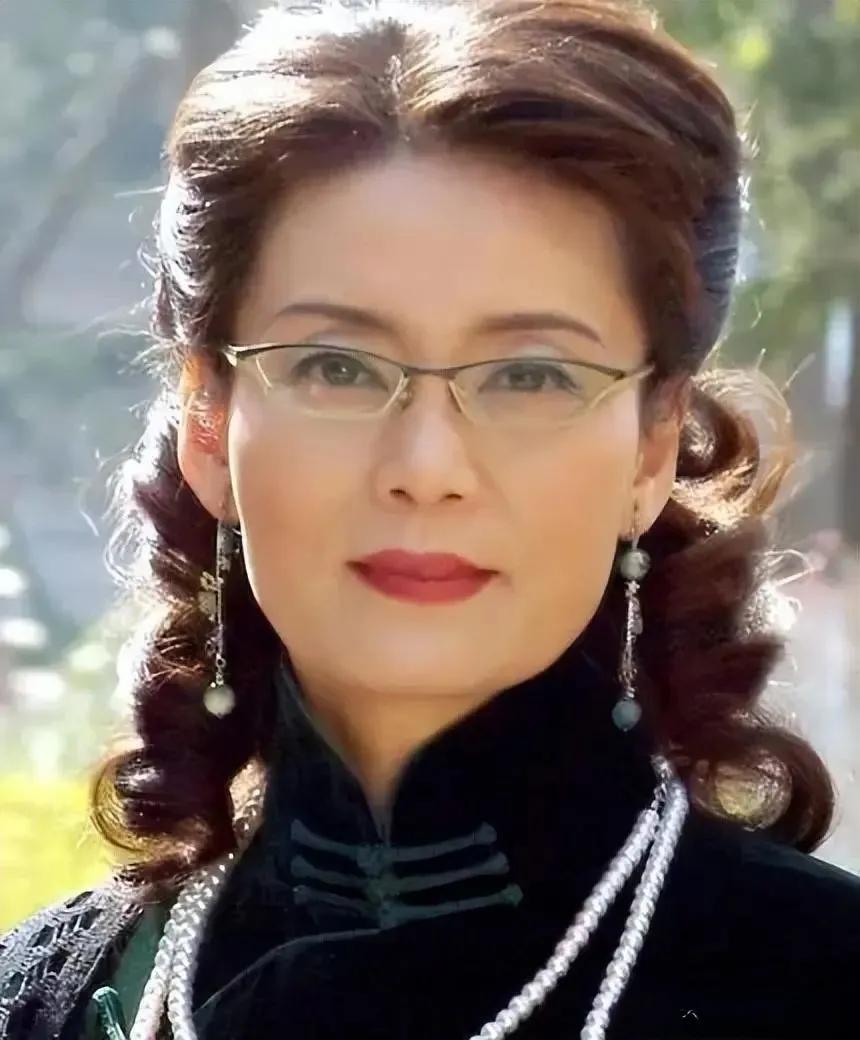 China's first-class actor - Pan Hong - iNEWS