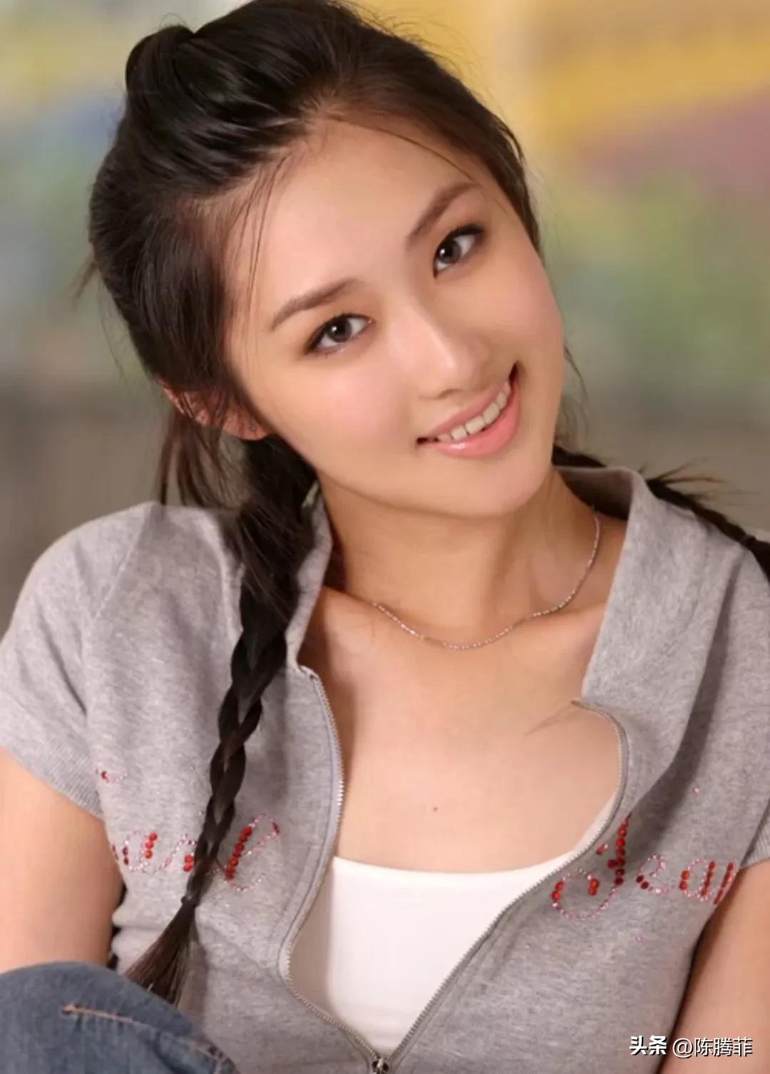 Tu Liman is as beautiful as a flower, sexy and charming - iNEWS