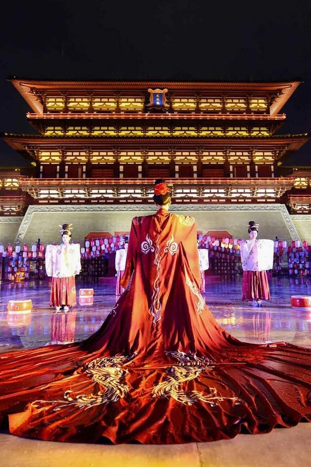 Talking about the artistic value of dance in "Night Banquet in Tang ...