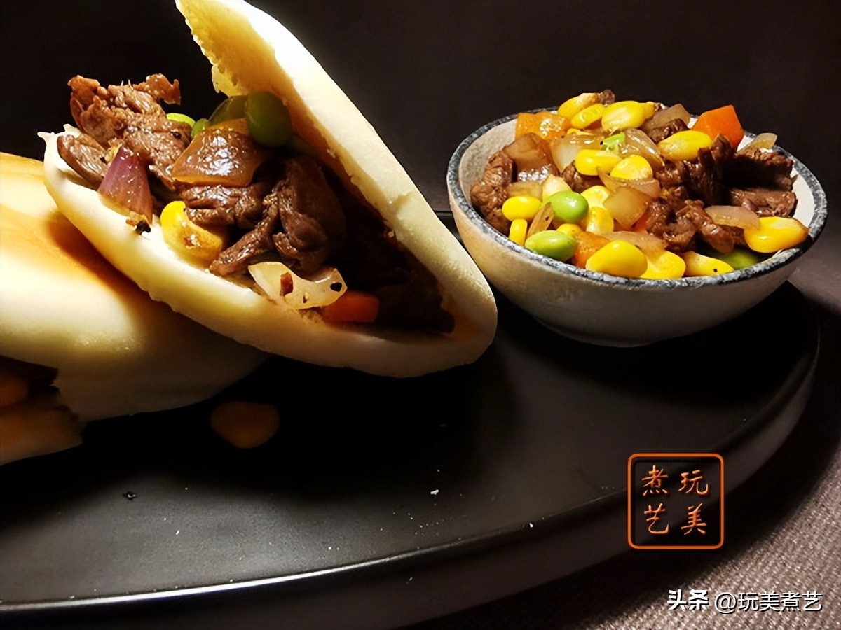 Mofu eats pancakes and whips up the pot helmet with edamame, corn and ...