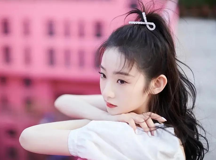 Zero and zero beautiful girl Zhang Yifan - iNEWS