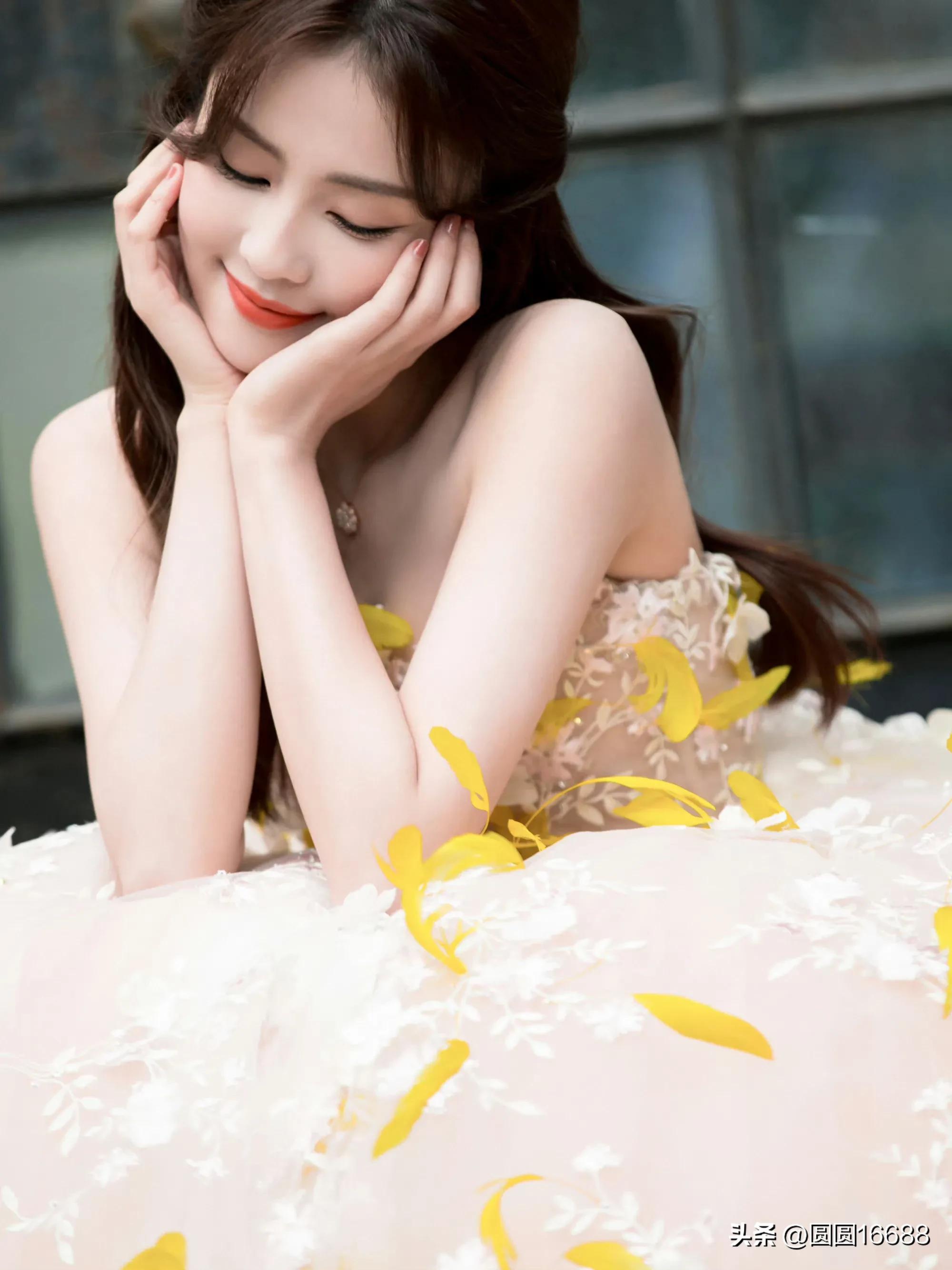 Bailu's latest photo shows her charm - iNEWS