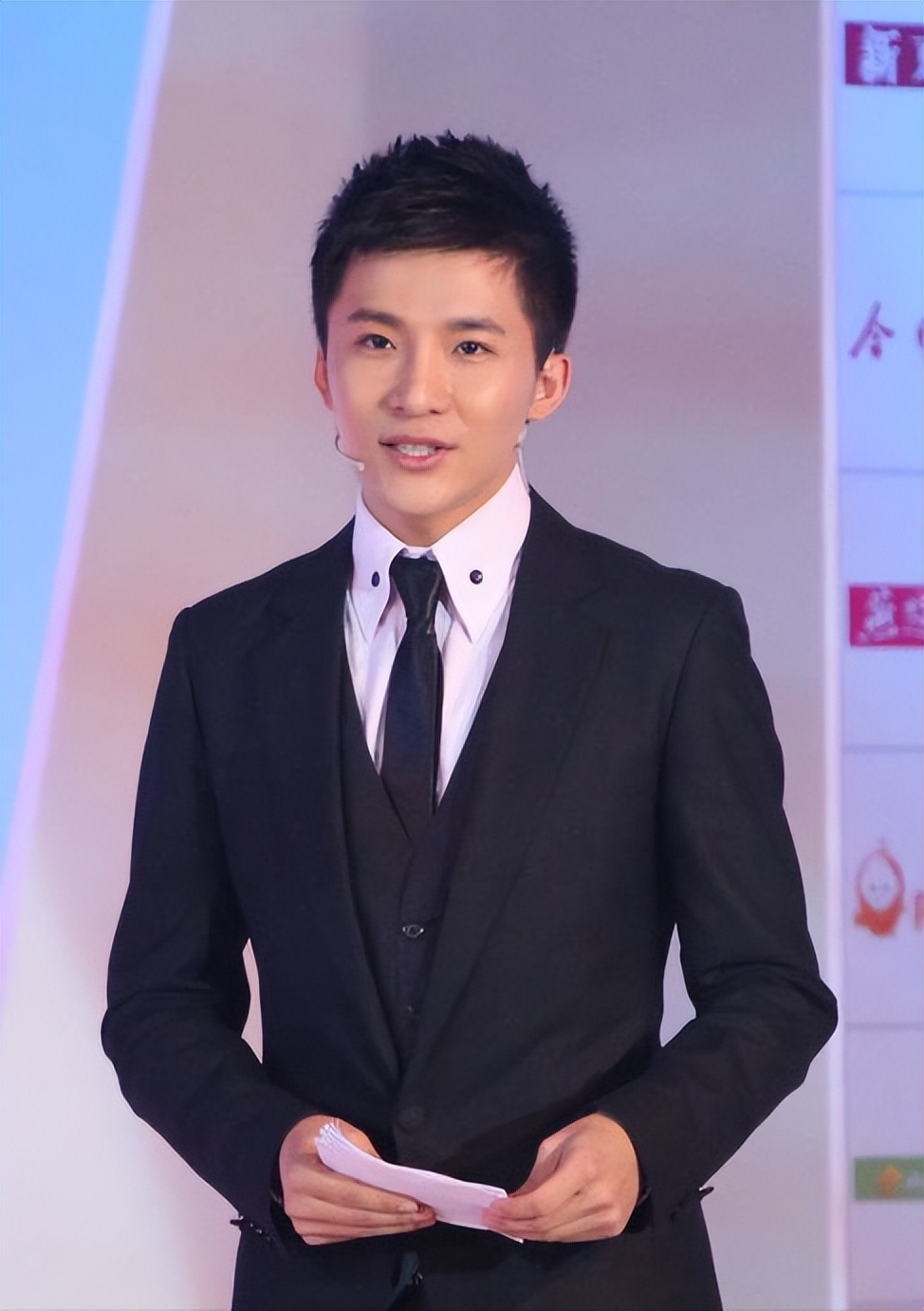 Bian Ce: At the age of 26, he became the "most handsome" host of CCTV ...