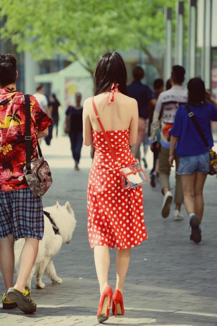 Those with good-looking backs are all the "big guys" in the fashion ...