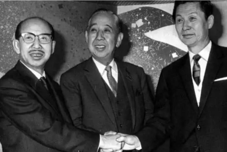 In 1960, Shinzo Abe's grandfather Kishi Shinsuke was assassinated. After the assassin was ...