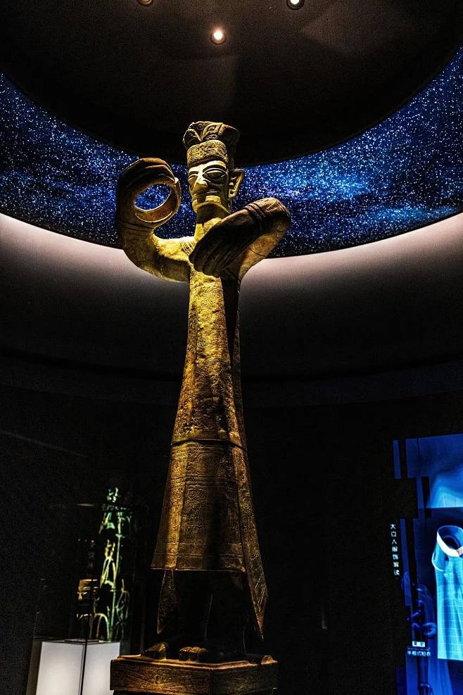 The Mystery of the Identity of the Bronze Dali Man in Sanxingdui - iNEWS