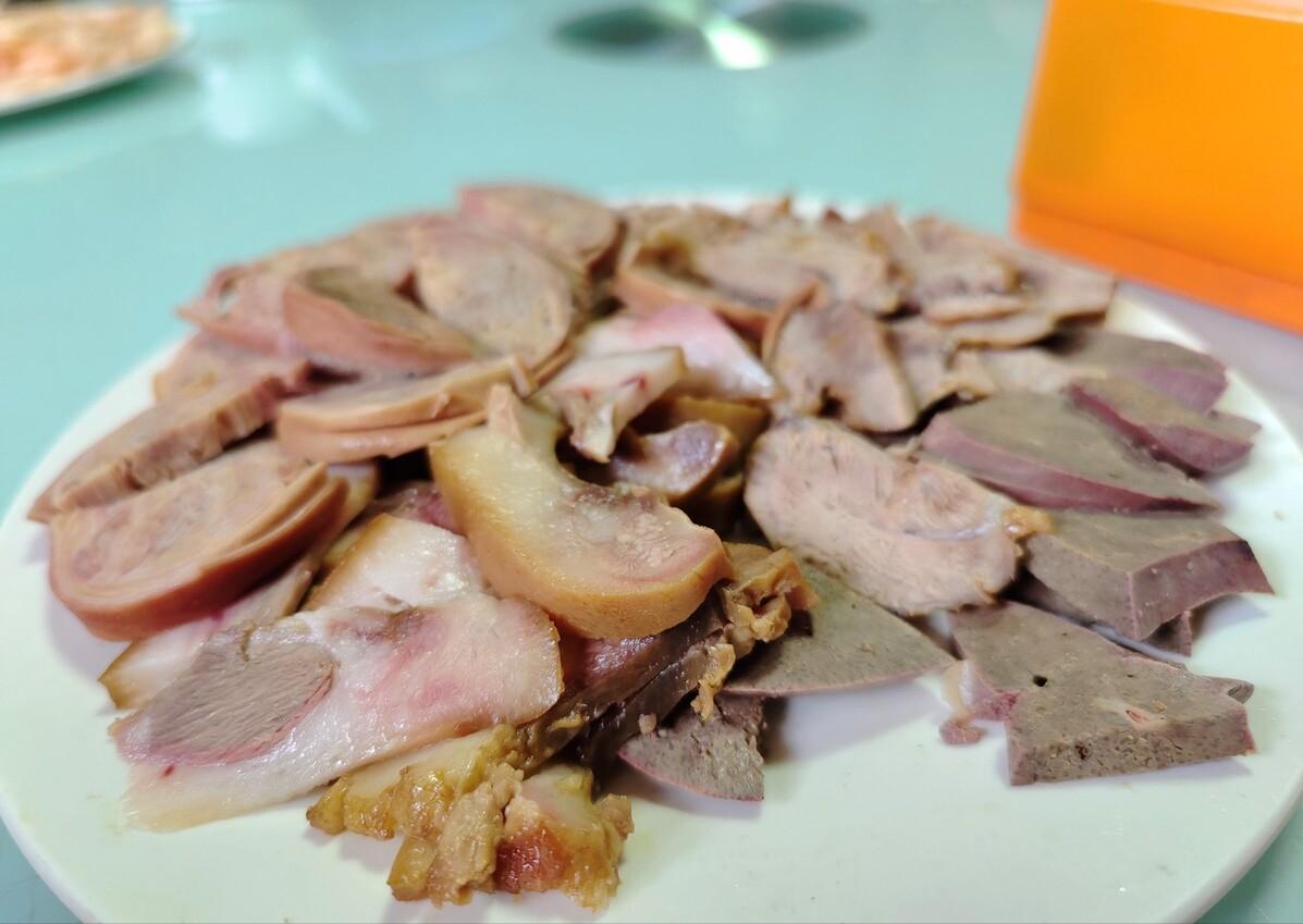 Cut 1 pound of pork head meat, 2 taels of bulk wine, not to mention how ...