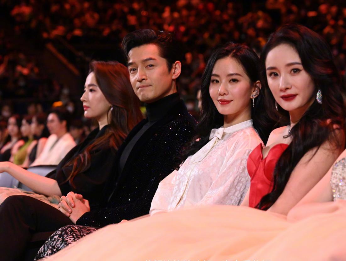 Tang Yan was accused of playing big names. She was late for Weibo night ...