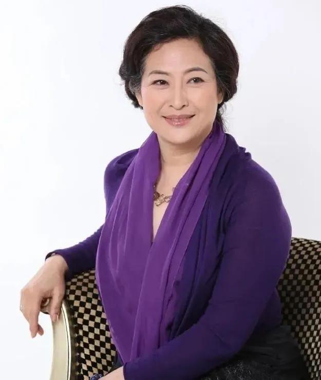 Actor Xu Di: Married her first love husband Enai for 41 years and gave ...