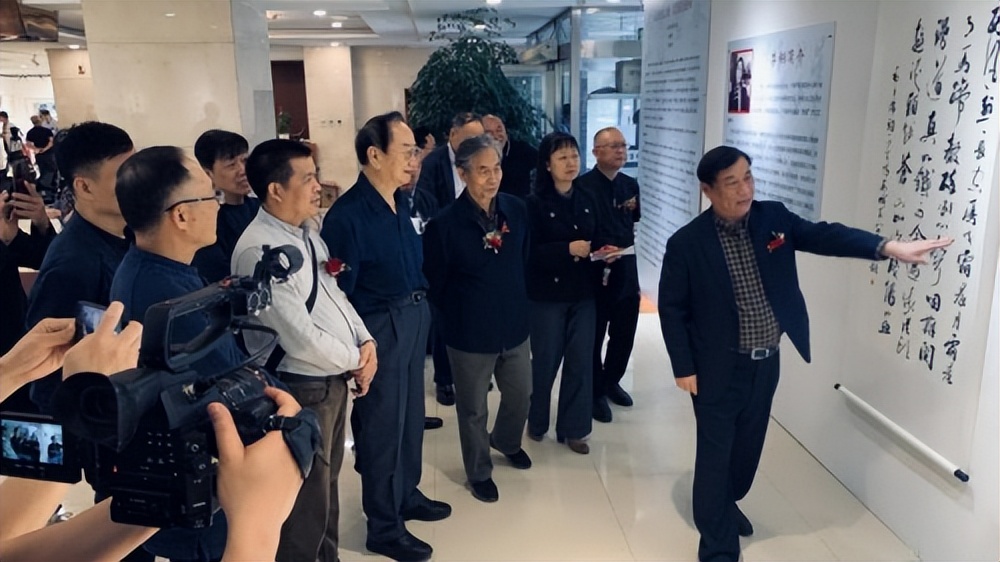 Expressing feelings in ink - Li Gang's cursive calligraphy works ...