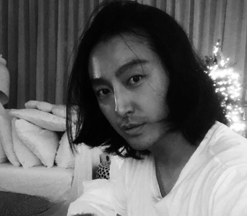 50-year-old South Korean Ryu Taejun announced his marriage, and he and his amateur wife have ...