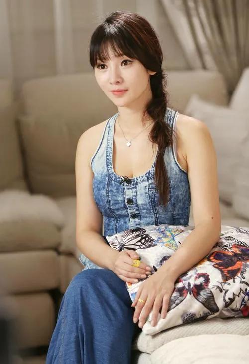 Liu Yan's early island country films were exposed, and his whole body ...