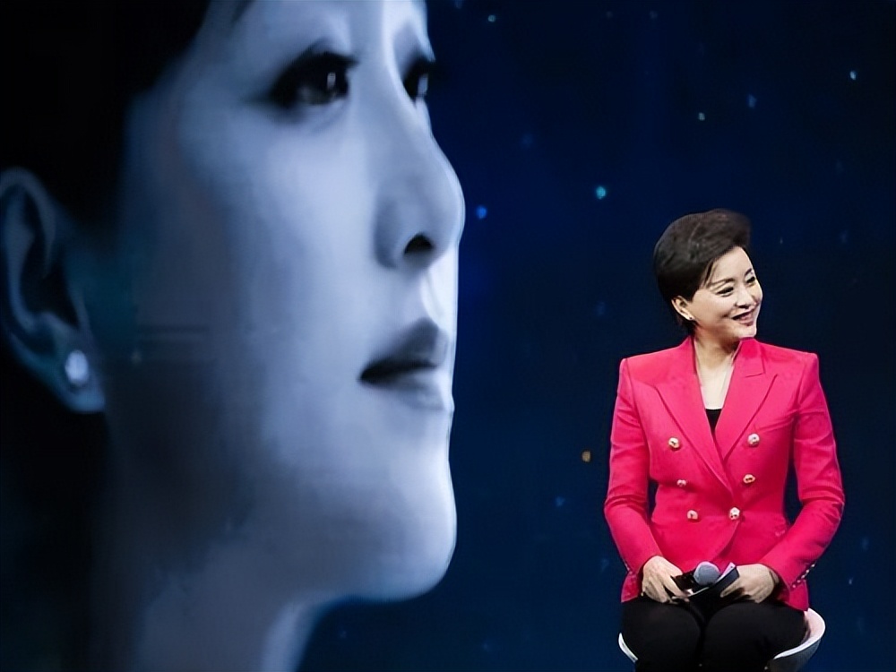 Famous Host Yang Lan: A Controversial Successful Woman - iNEWS