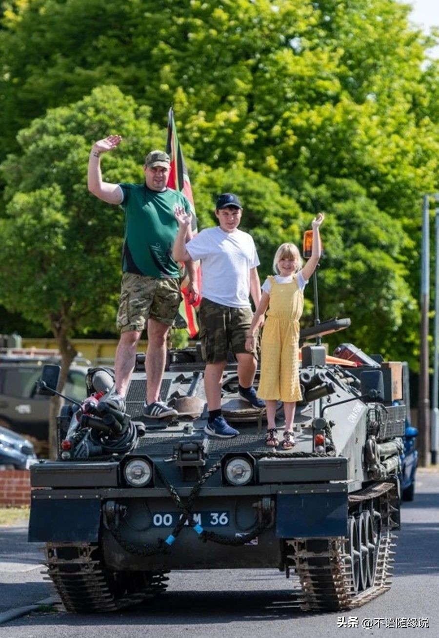 British father drives a tank to the supermarket - iNEWS