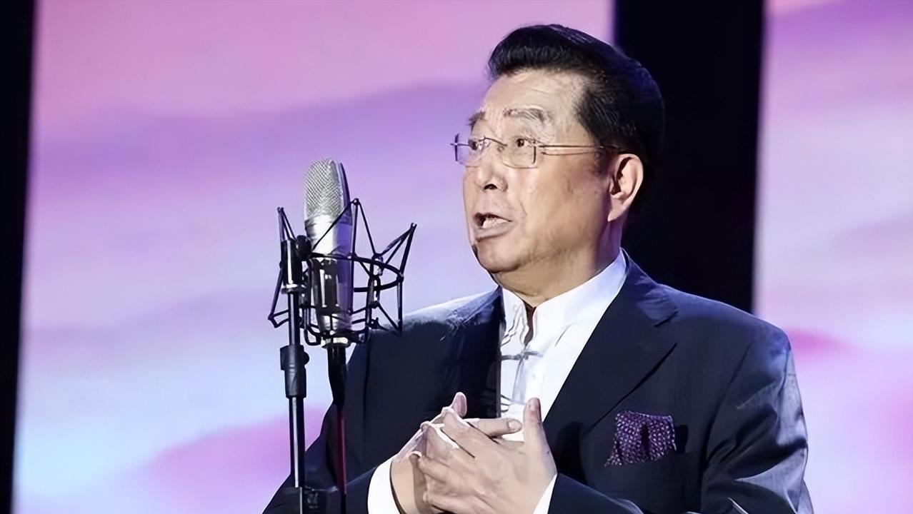 Artists gathered in Beijing: Yan Weiwen was supported to hug Li ...