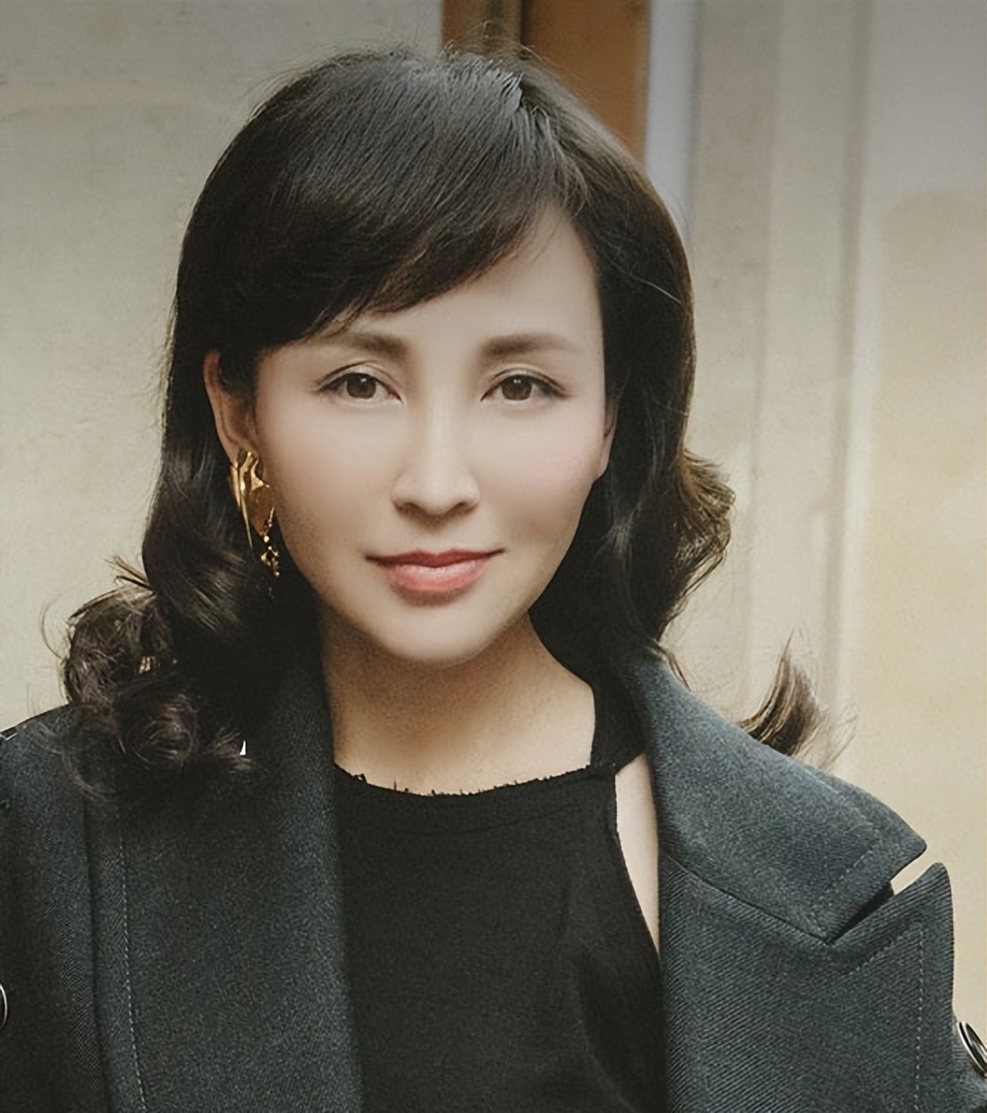 Despite her parents' objections to marrying Guo Jingyu, Yue Lina, who ...