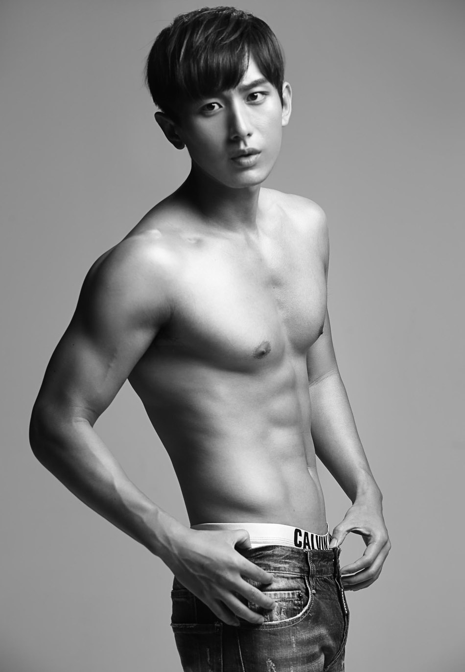 Cheng Yi's transformation from a young and sunny boy to a muscular man ...