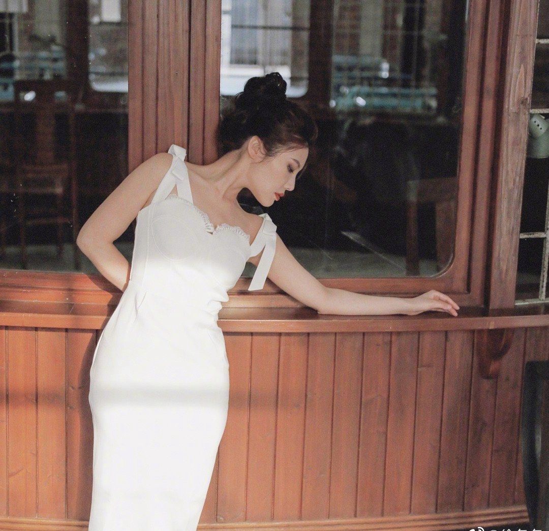 Xu Dongdong's dragon beard meatball head shape white dress photo - iMedia