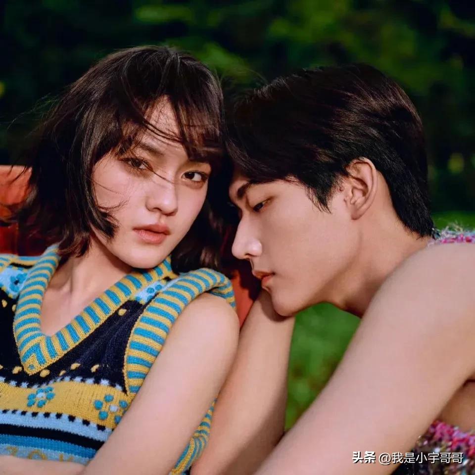 Wen Qi's partner Zhou Keyu appeared on the cover of the August issue of "Xinyang SuperELLE ...