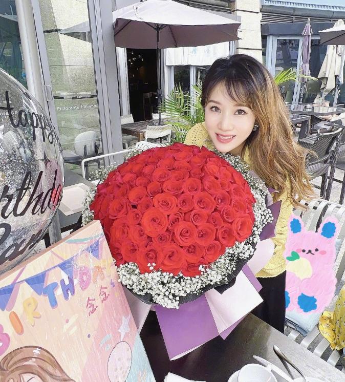 "Pregnant" Li Nian's 38th birthday party, received a huge bouquet of ...