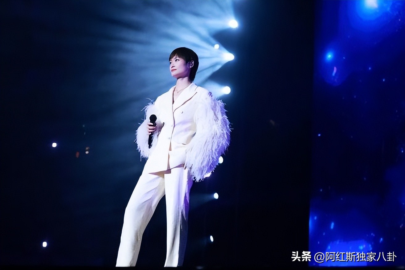 Fei Xiang appeared at Li Yuchun's concert in Chengdu, Chunchun: I dare ...