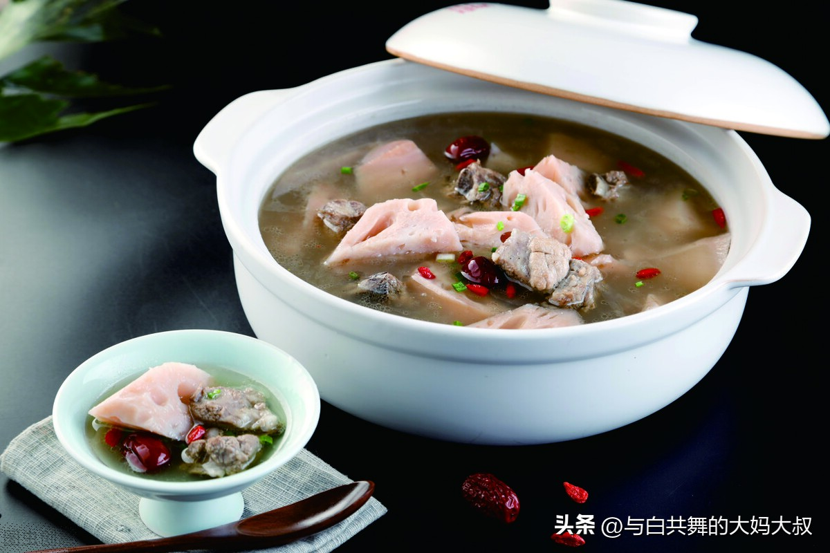 Share a lotus root and hoof flower soup (I heard that it is good to ...