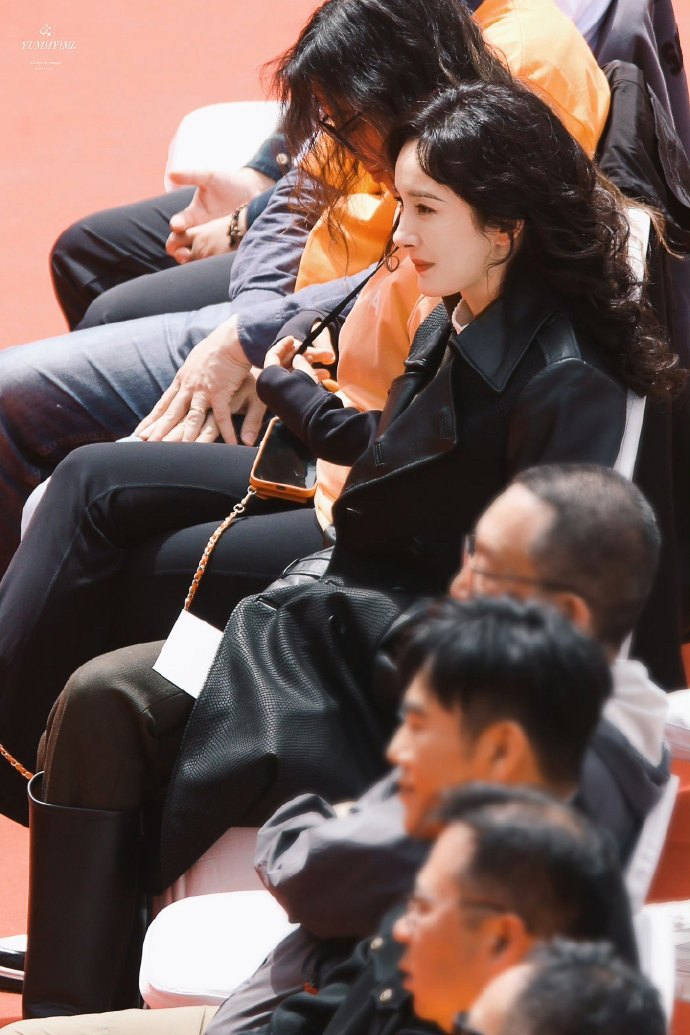 4.12 Drama: Qin Hailu, Di Lieba, Yang Mi, Duan Yihong, Huang Jingyu ...