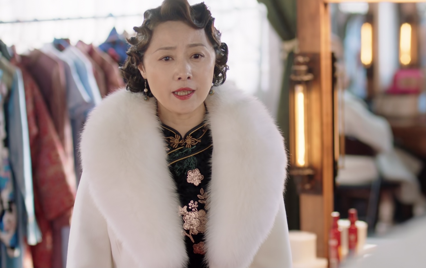 The actress of "Spring Sunshine" put on a cheongsam, Sun Yi was ...