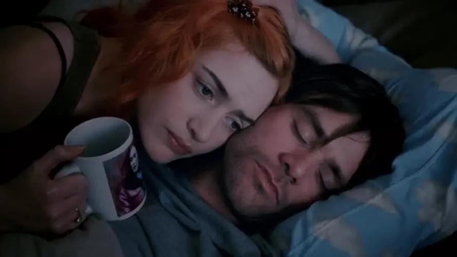 "Warmth Contains Light": Fading memories, an obsession that doesn't ...