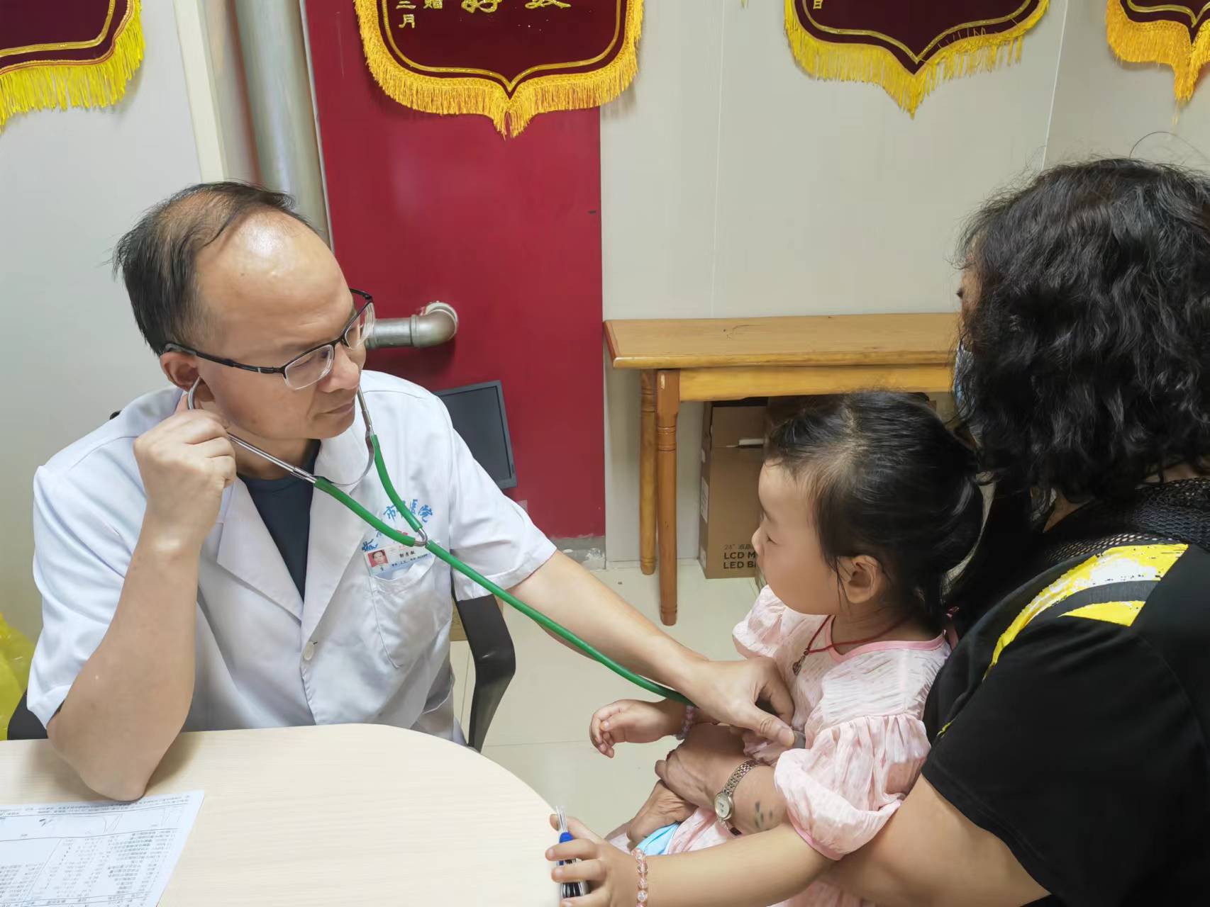 "Famous Doctor" Guo Yanmin: Every child is his "treasure" - iNEWS