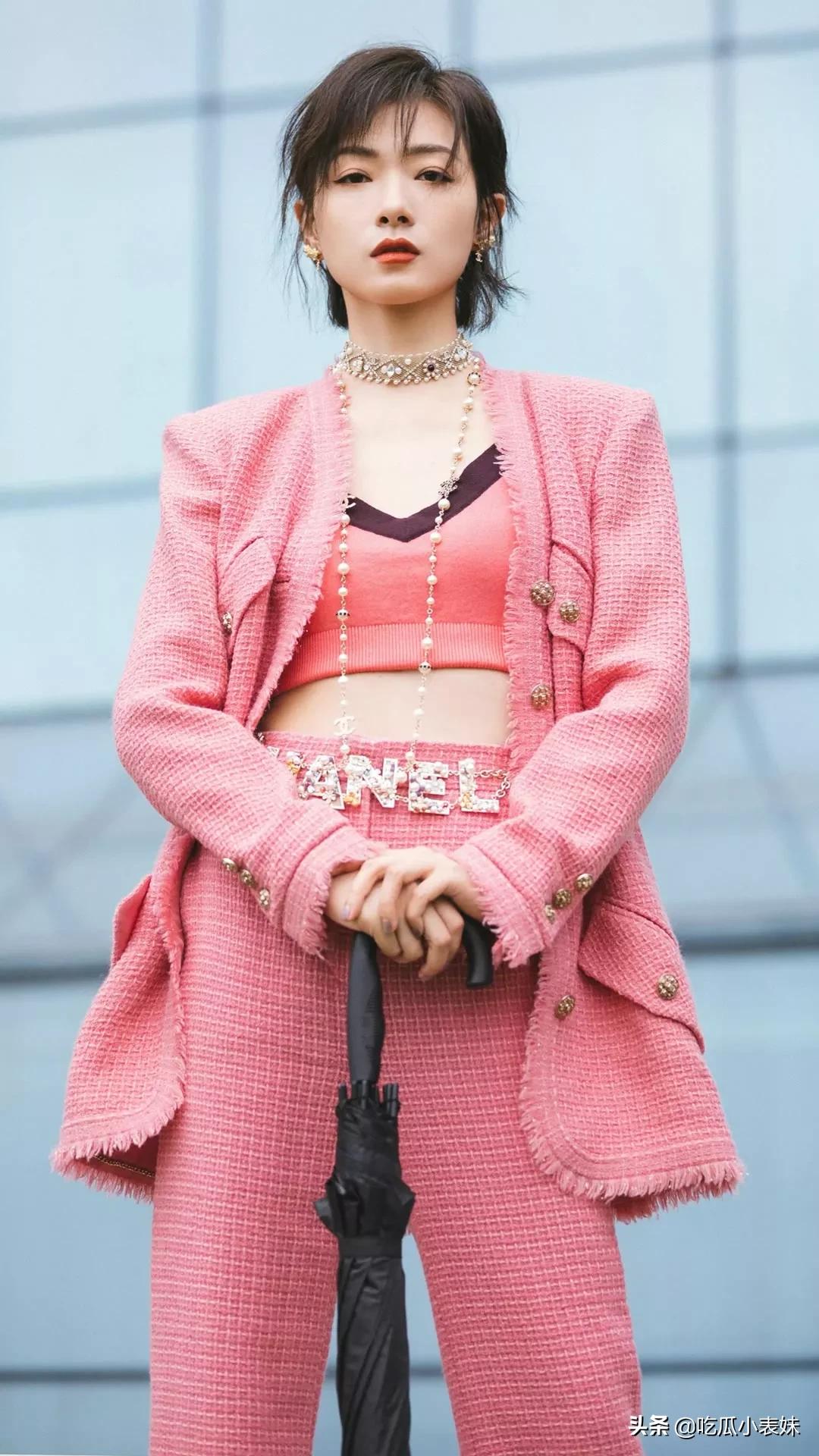 Wan Qian's stunning photo shoot, slender figure, never tire of seeing ...