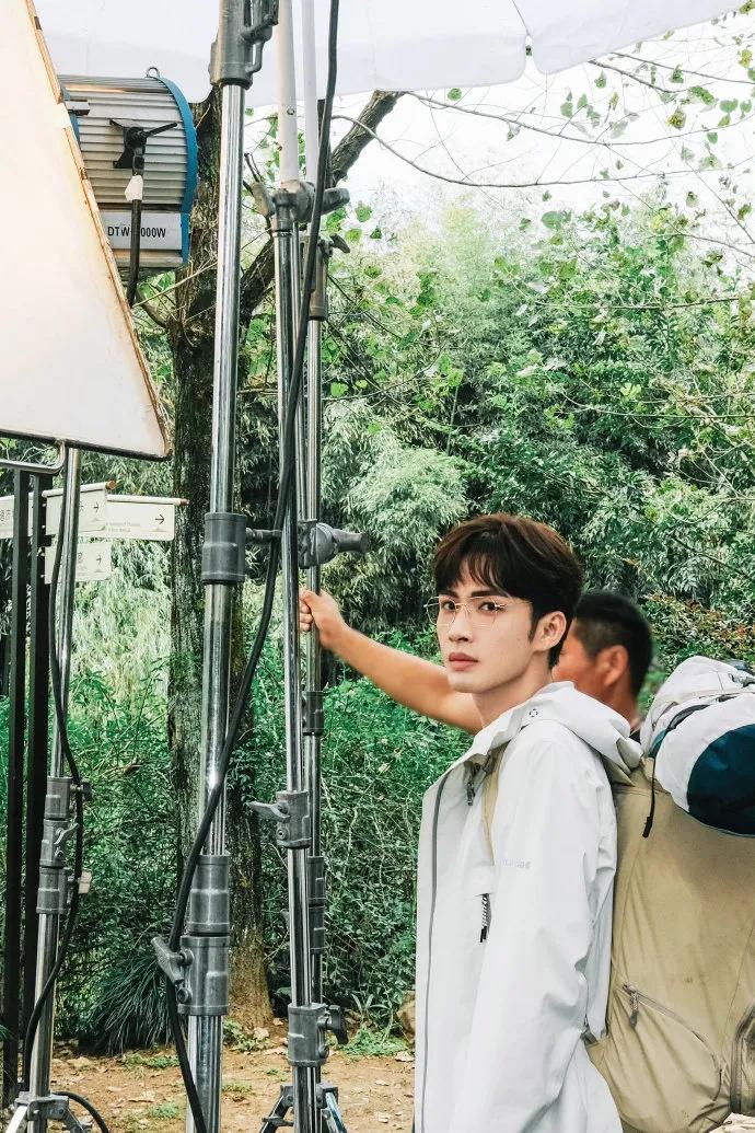 Zhang Binbin and Zhuang Yu's Jiugongge stills, warm and healing ...