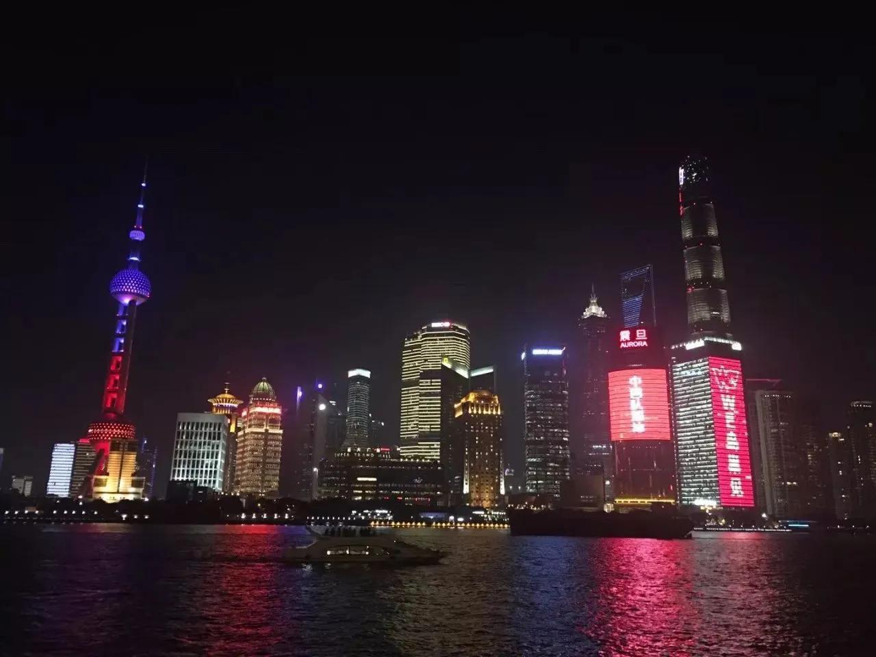Traveling Around Shanghai in China - iMedia